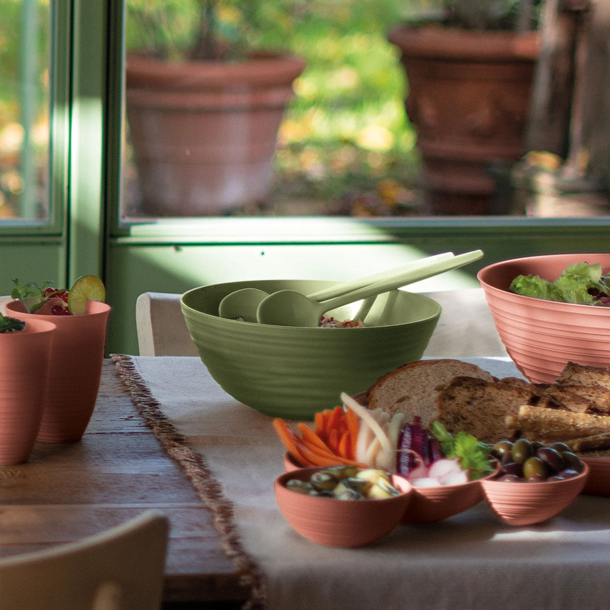 Guzzini - Green Tierra L bowl with lid on Arteni.it