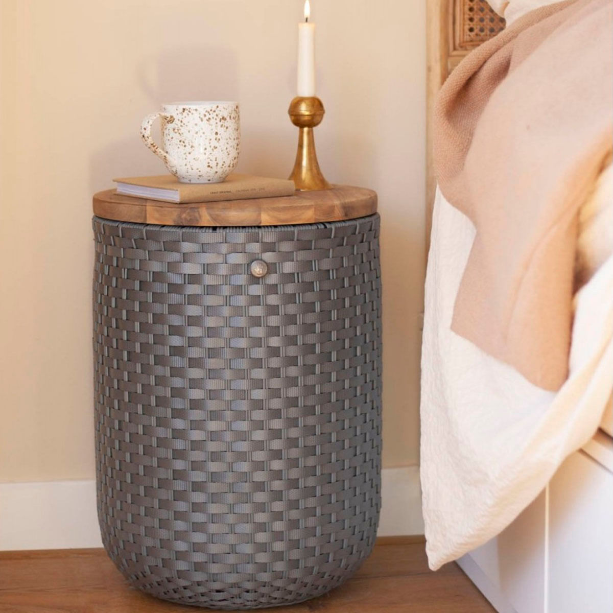 Handed By - Tavolo contenitore Halo Sit Dark Grey su Arteni.it