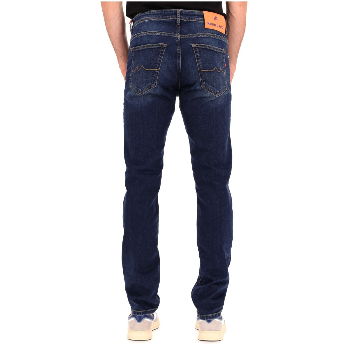 Manuel Ritz - Jeans cinque tasche con spilla logo su Arteni
