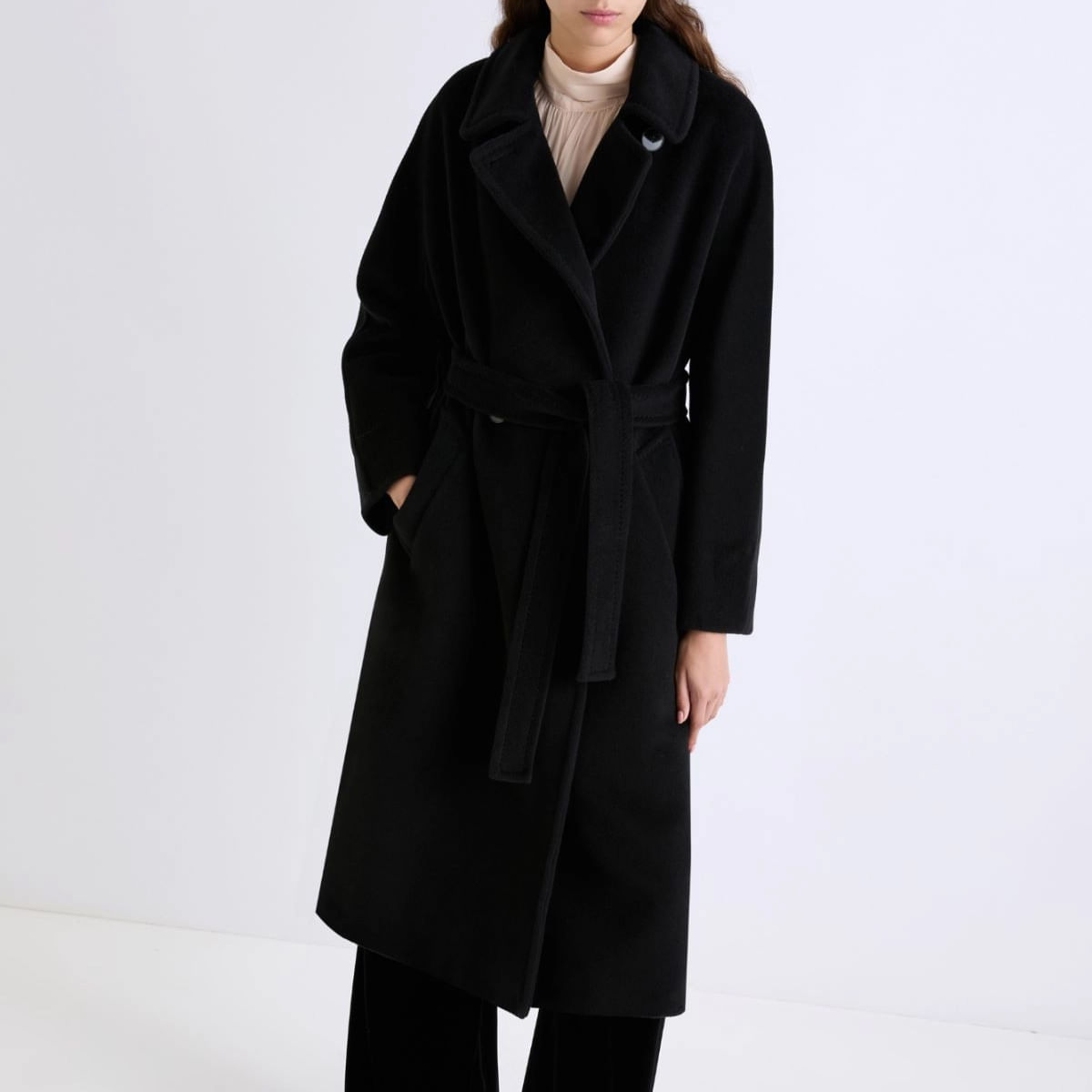 Marella - English beaver double-breasted coat on Arteni